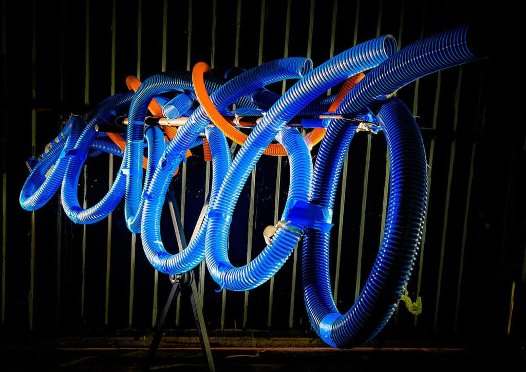 Com equipamentos construídos através de reciclagem e seguindo o lema ...